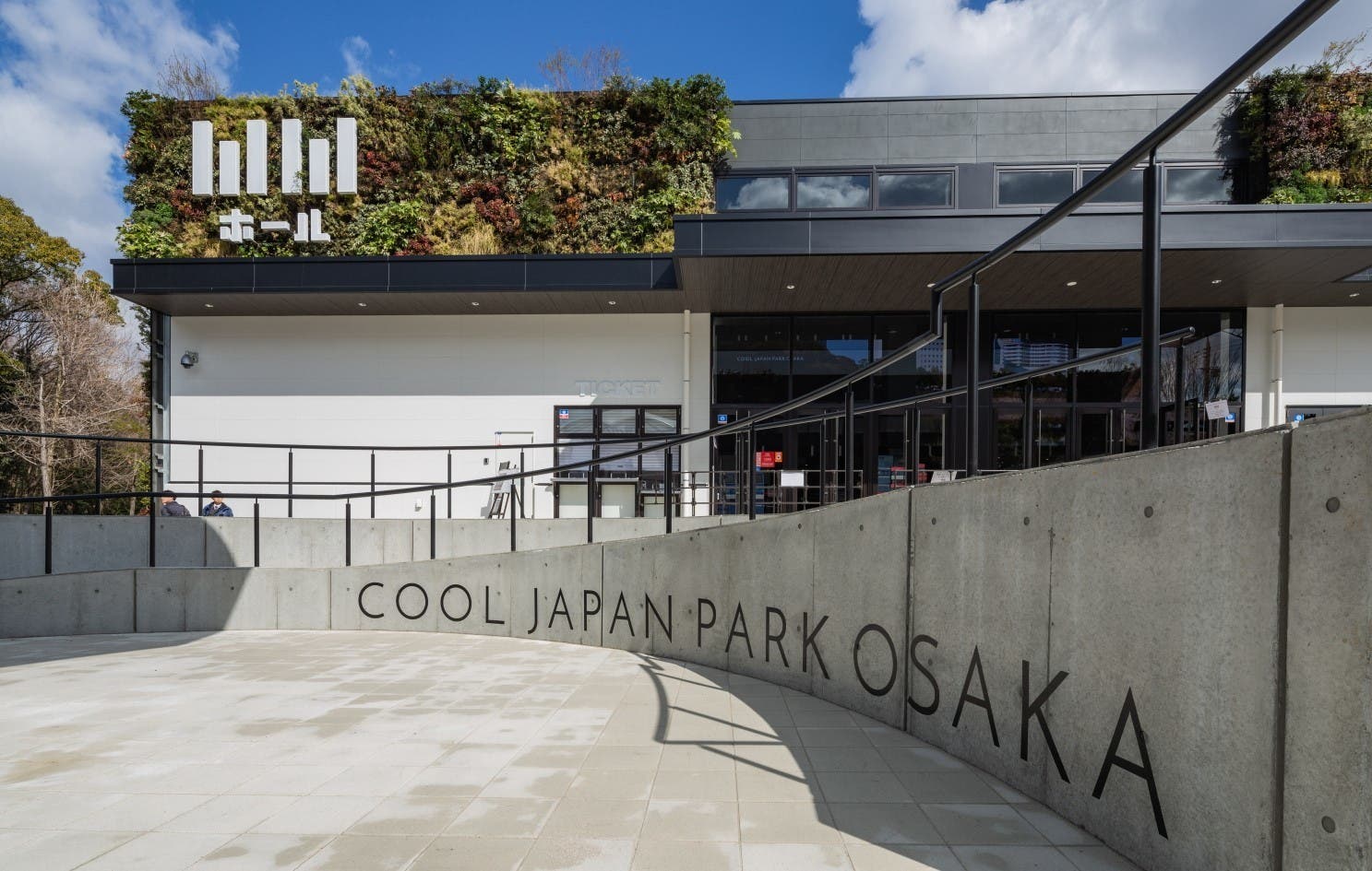 【最寄り駅から徒歩5分】クールジャパンパーク大阪大ホール・中ホールの間にある中庭。の写真5