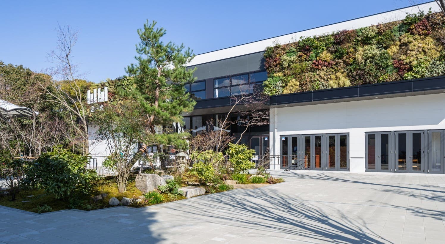 【最寄り駅から徒歩5分】クールジャパンパーク大阪大ホール・中ホールの間にある中庭。の写真11