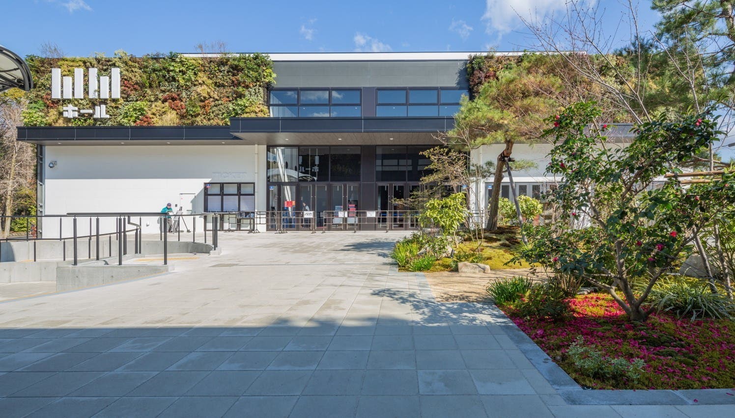 【最寄り駅から徒歩5分】クールジャパンパーク大阪大ホール・中ホールの間にある中庭。の写真12