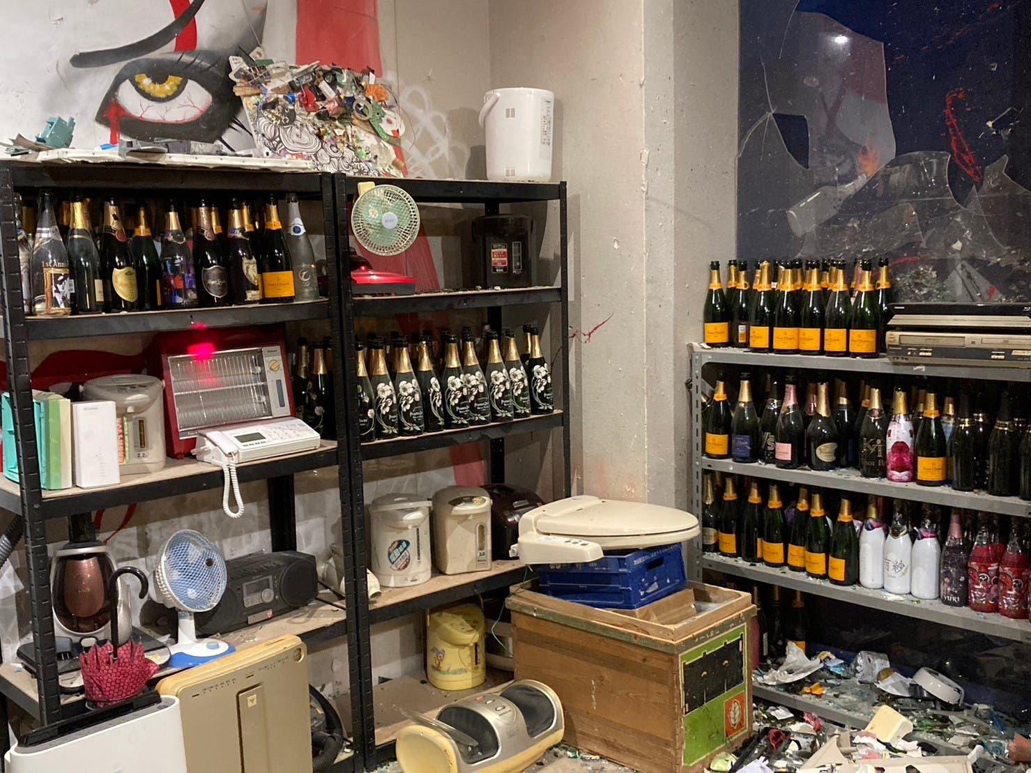 【心斎橋駅 7分】西日本初のCRASH BOXでストレス発散🔥ロケ収録・スタジオ撮影📷SNS・YouTube・MV、PV🎥の写真6