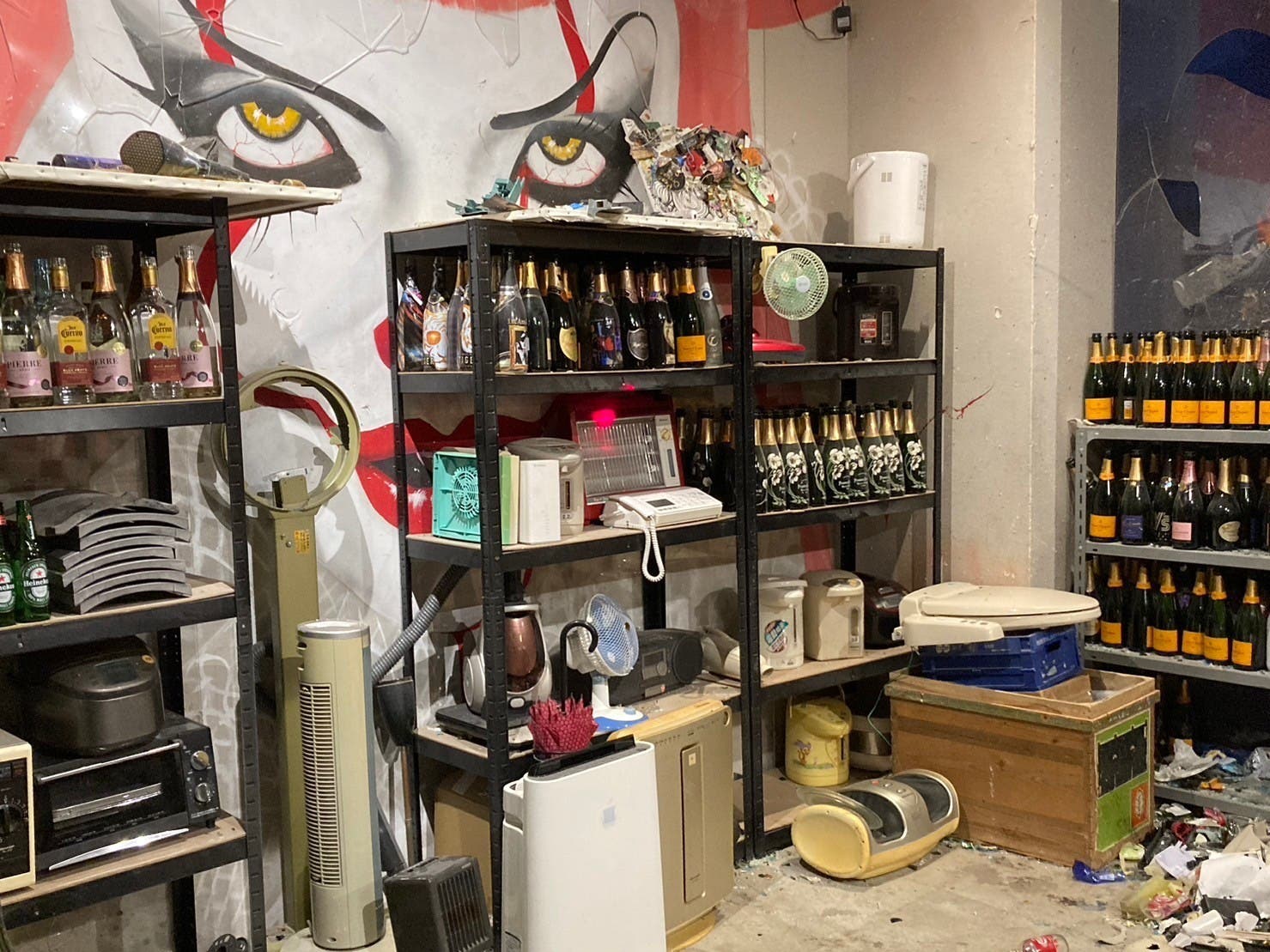 【心斎橋駅 7分】西日本初のCRASH BOXでストレス発散🔥ロケ収録・スタジオ撮影📷SNS・YouTube・MV、PV🎥の写真11