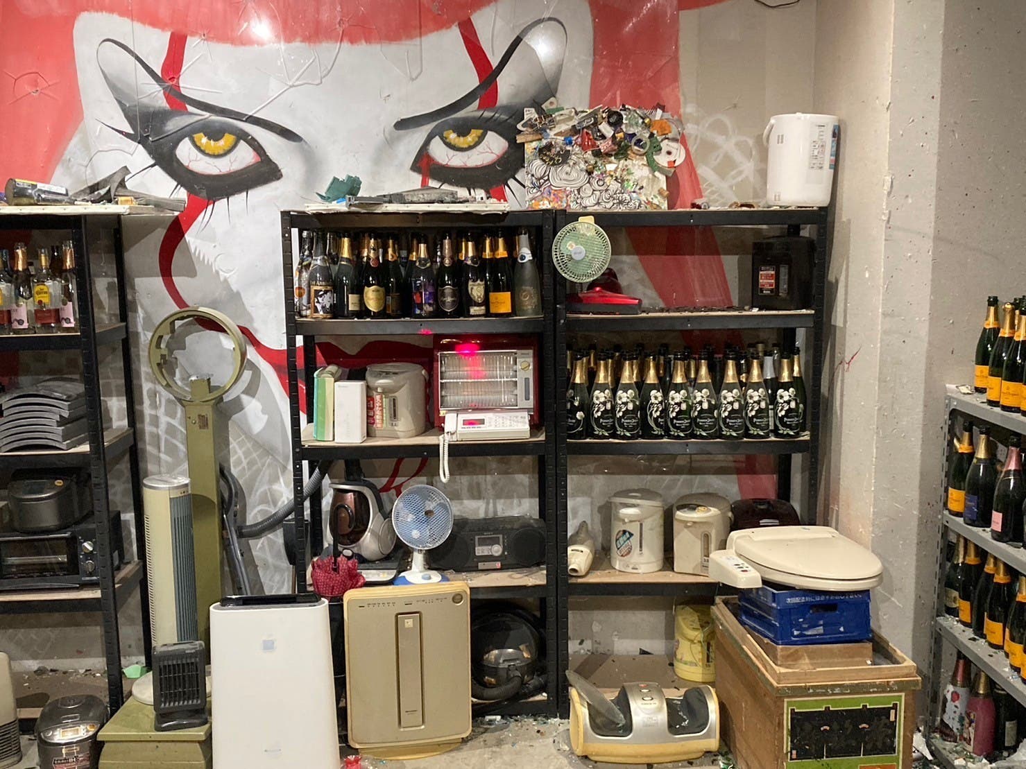 【心斎橋駅 7分】西日本初のCRASH BOXでストレス発散🔥ロケ収録・スタジオ撮影📷SNS・YouTube・MV、PV🎥の写真12