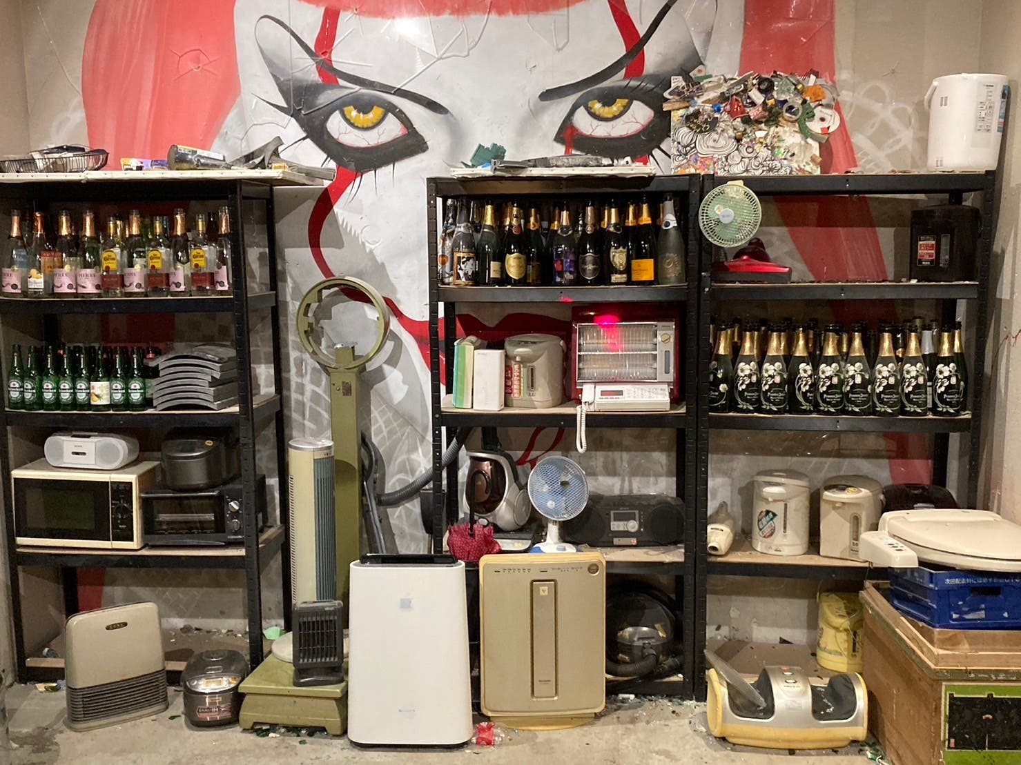 【心斎橋駅 7分】西日本初のCRASH BOXでストレス発散🔥ロケ収録・スタジオ撮影📷SNS・YouTube・MV、PV🎥の写真13