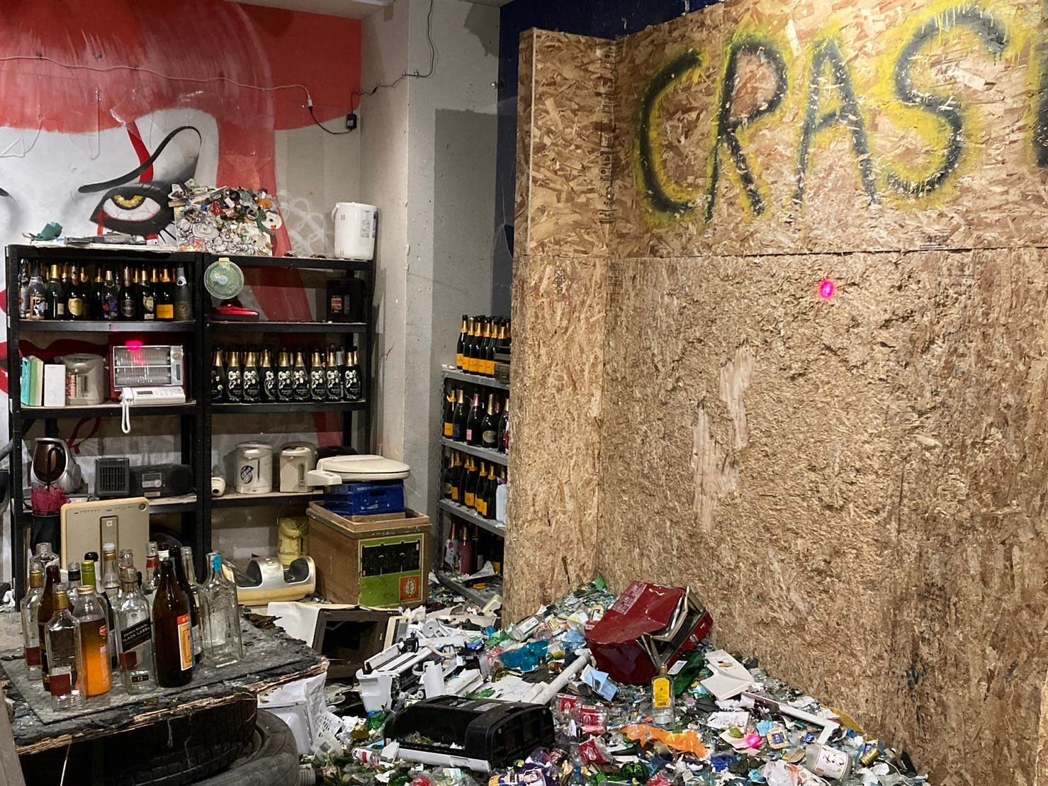 【心斎橋駅 7分】西日本初のCRASH BOXでストレス発散🔥ロケ収録・スタジオ撮影📷SNS・YouTube・MV、PV🎥の写真14