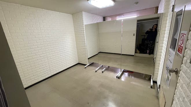 新宿駅南口徒歩4分、THビル2階Cルームの写真3