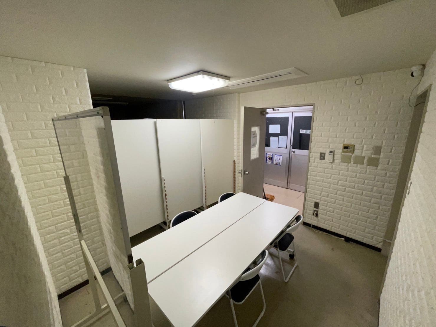 新宿駅南口徒歩4分、THビル2階Cルームの写真4