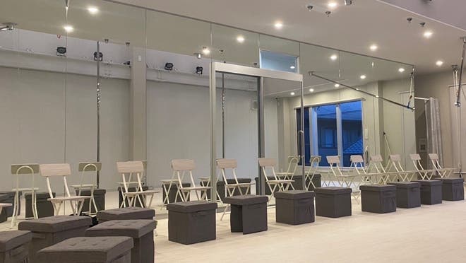 天井高6.5m・約74㎡・一面鏡張り・Pole・Aerial設備併設のレンタルスタジオの写真5