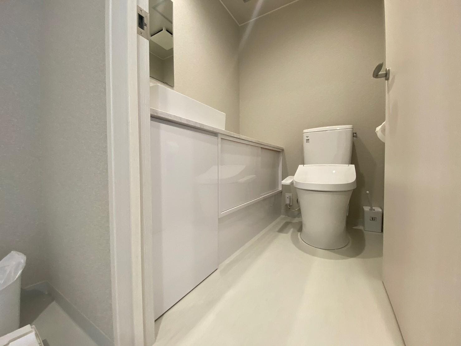 天井高6.5ｍ・約74㎡・一面鏡張り・Pole・Aerial設備併設のレンタルスタジオの写真11