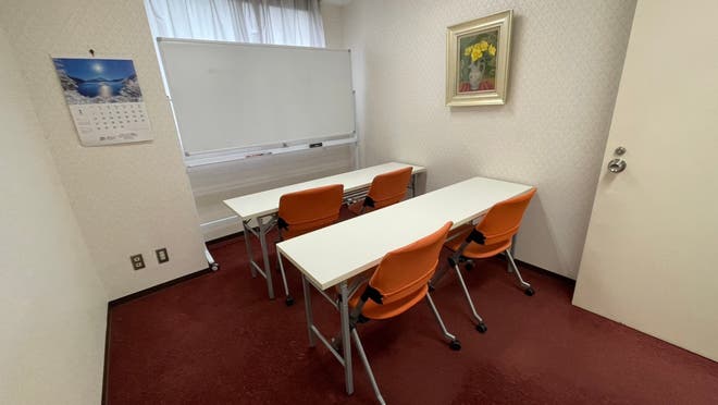 JR新宿駅南口より徒歩4分、THビル1階Aルームの写真3