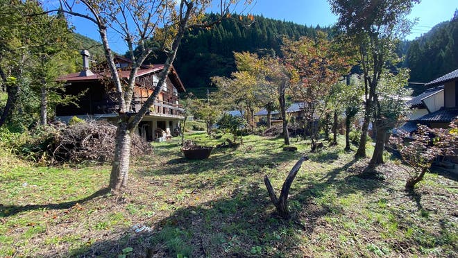 目の前は湧き水!自然たっぷり山にあるコテージカフェスペースの写真2