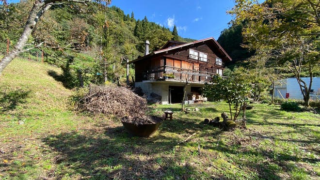 目の前は湧き水!自然たっぷり山にあるコテージカフェスペースの写真3