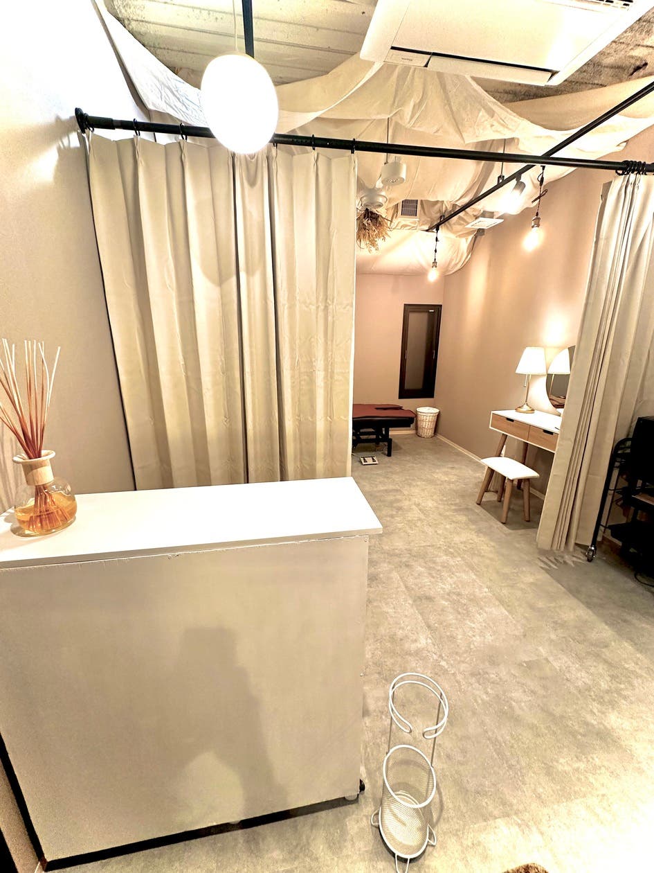 【元町駅徒歩１分】リラク｜神戸最大級のハコ型レンタルサロンの写真1