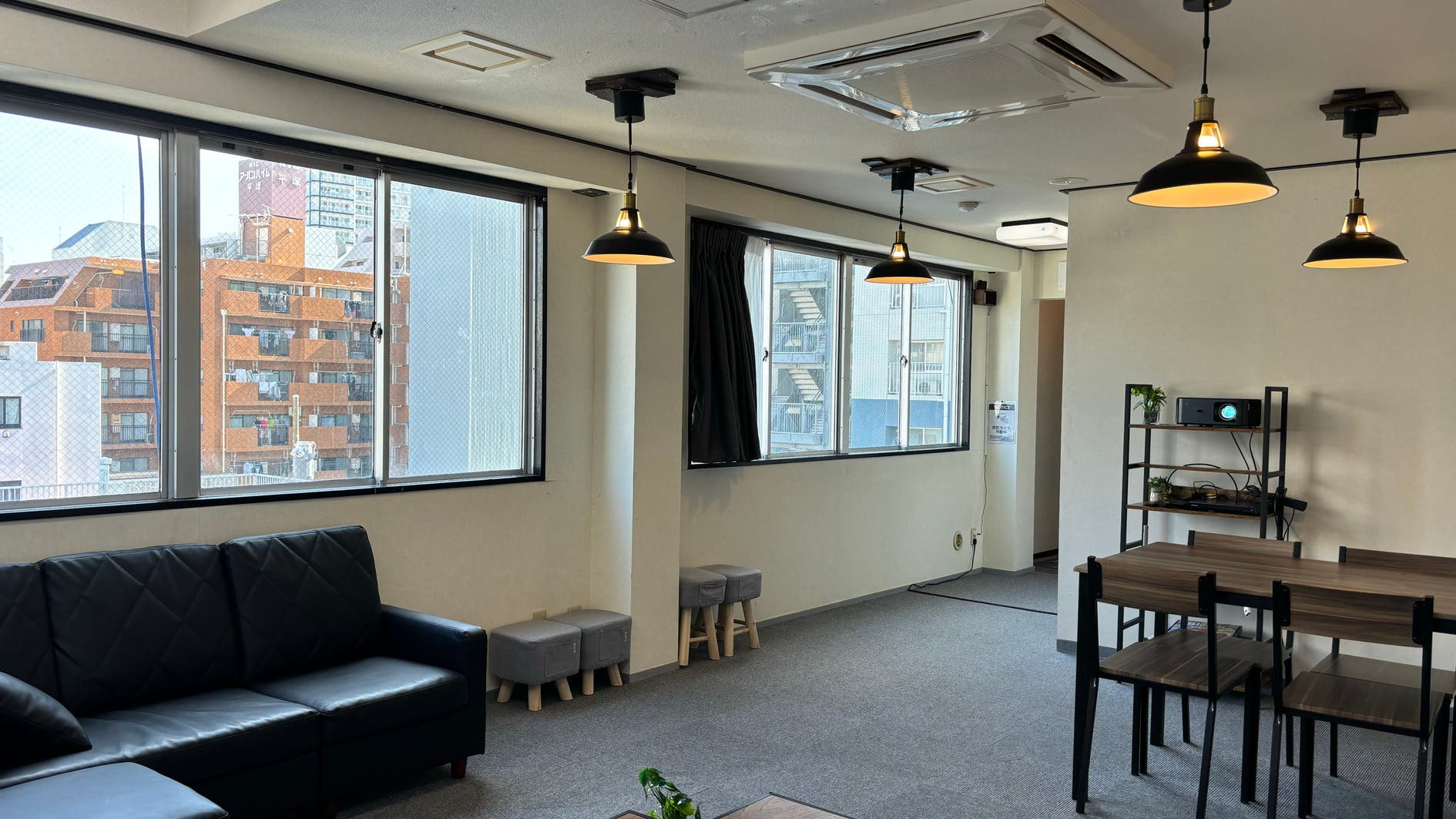 【20名収容】平塚駅西口徒歩5分！ 特大スクリーン有！贅沢な空間で特別な一日を：湘南エリアのレンタルスペース！の写真6