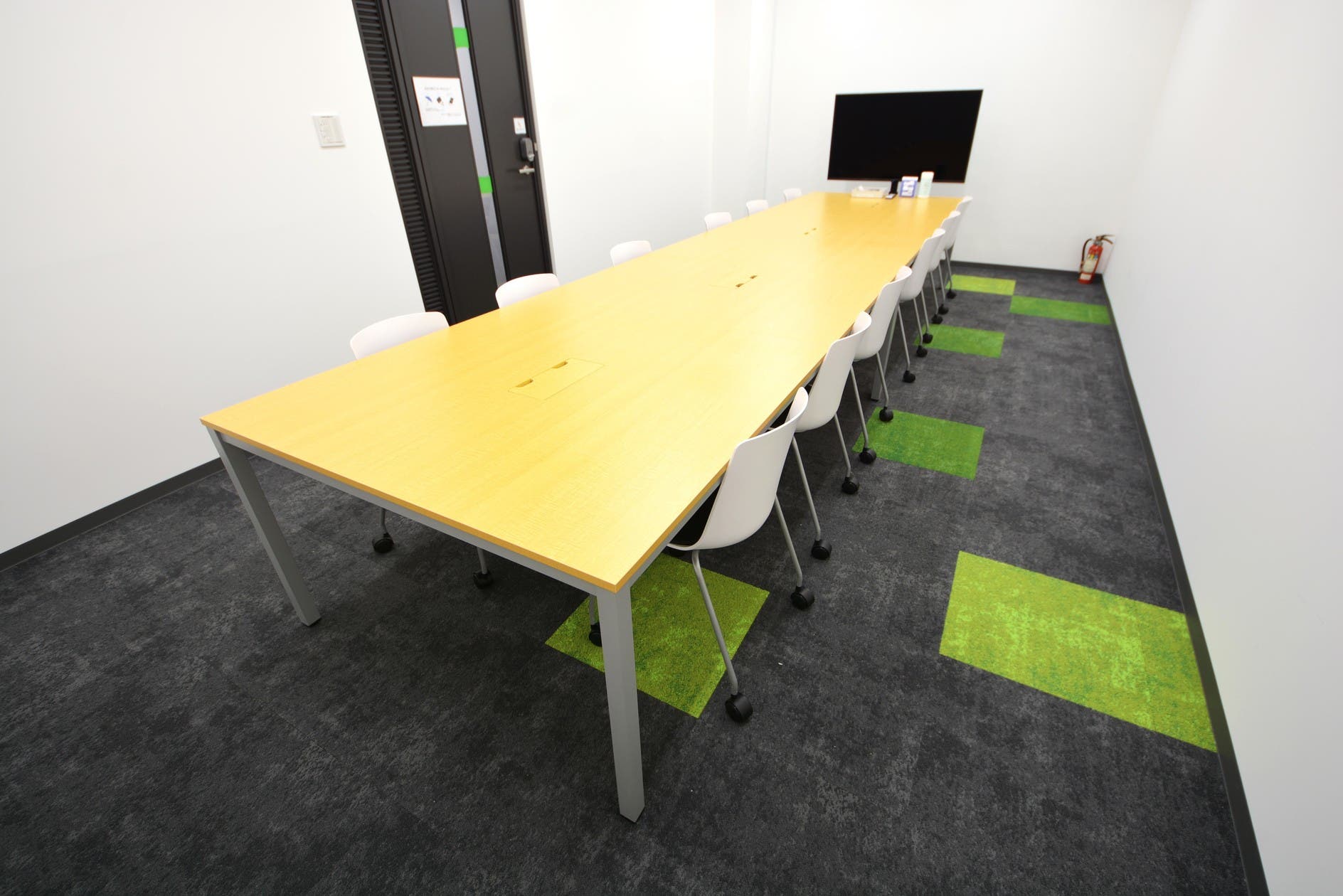 【堺筋本町駅直結】12名利用/Cタイプ/貸会議室/web会議/打ち合わせ/コワーク等の写真2