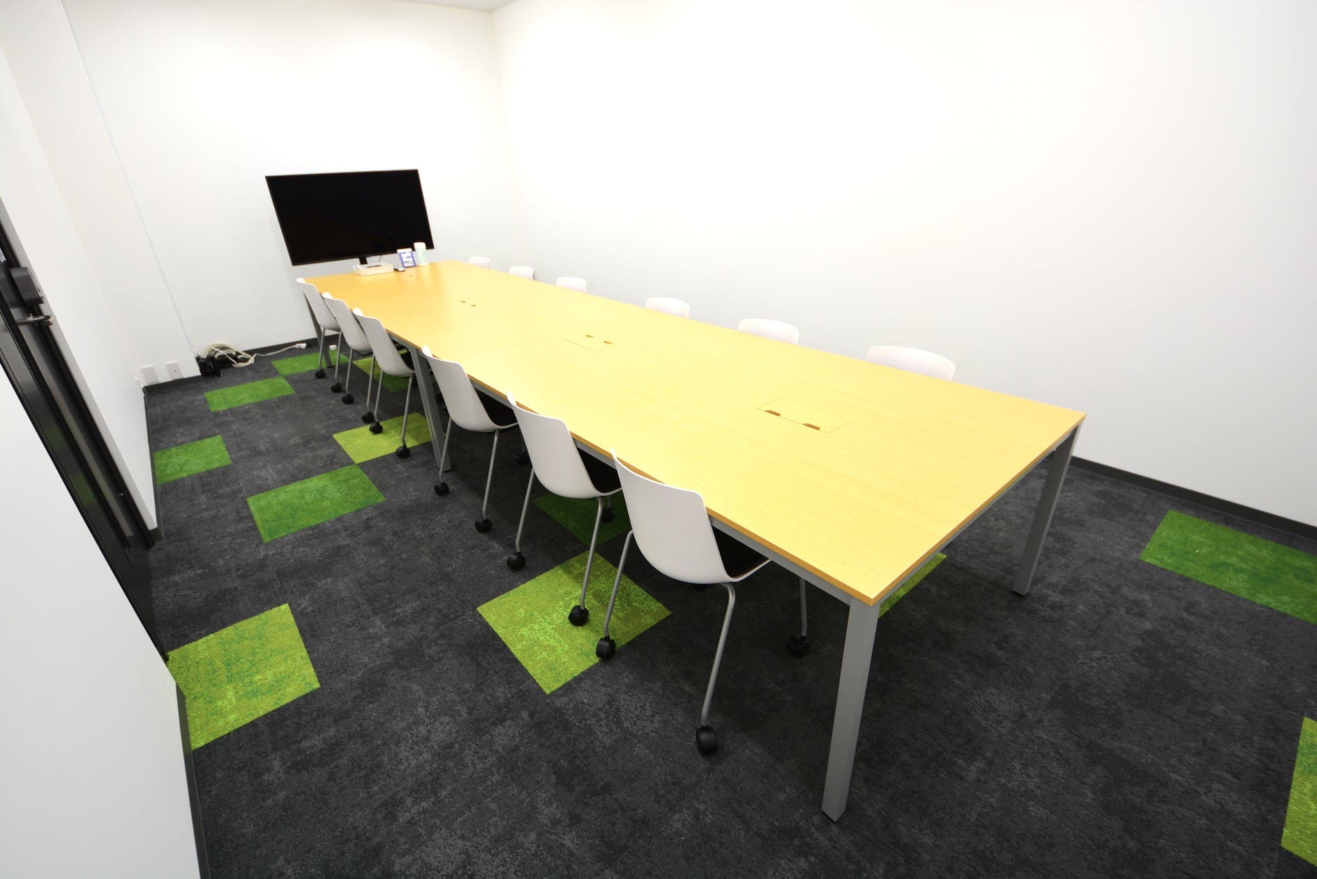 【堺筋本町駅直結】12名利用/Cタイプ/貸会議室/web会議/打ち合わせ/コワーク等の写真1