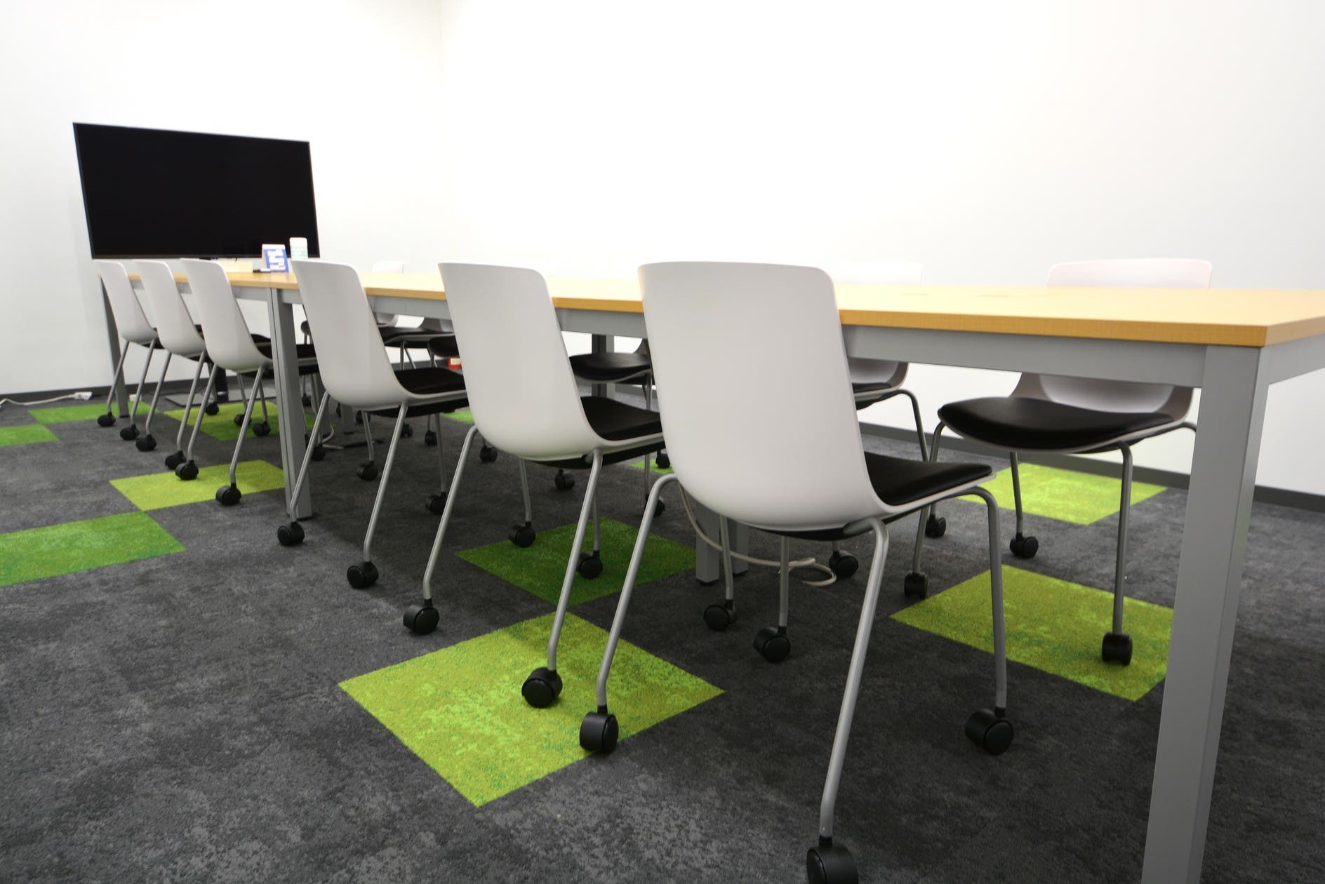 【堺筋本町駅直結】12名利用/Cタイプ/貸会議室/web会議/打ち合わせ/コワーク等の写真3