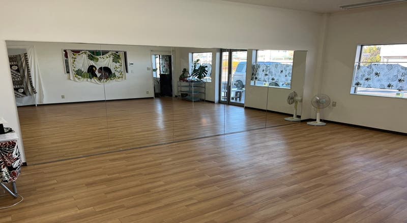 前面鏡張り　無料駐車場あり　フラダンス　ヒップホップ　バンド　ウクレレ　その他ダンス　サークル等の集まりに！！