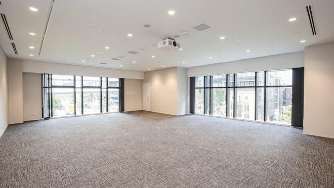 御堂会館3階Cホール 大阪メトロ本町駅徒歩1分のネット会議対応の貸ホール! の写真2