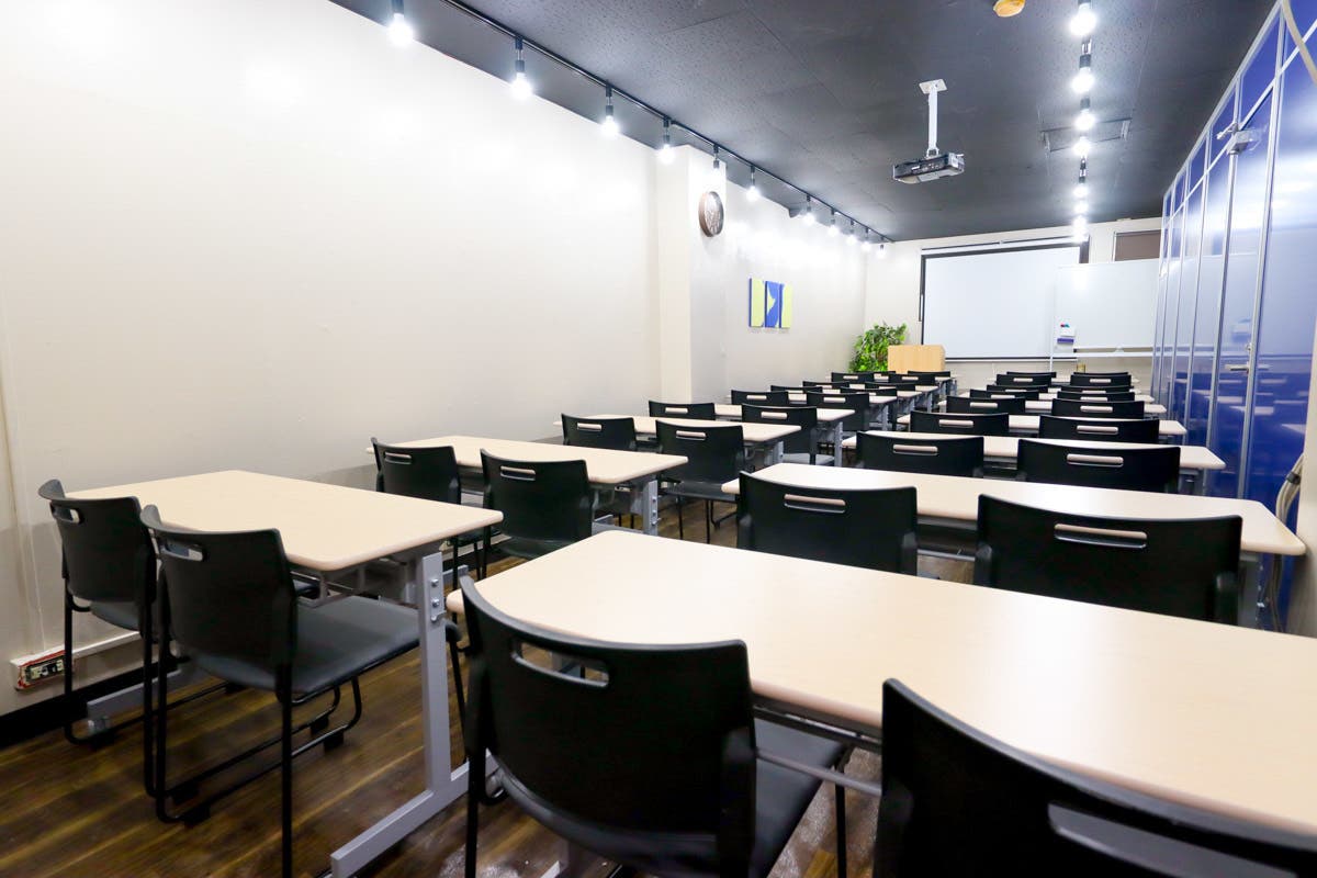 【池袋駅徒歩1分！池袋駅最近物件！36名】無線マイク・高性能プロジェクター・WiFi全て無料！ふれあい貸し会議室 池袋No103の写真2