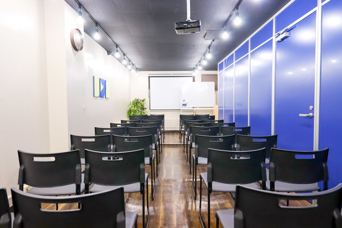 【池袋駅徒歩1分！池袋駅最近物件！36名】無線マイク・高性能プロジェクター・WiFi全て無料！ふれあい貸し会議室 池袋No103の写真16