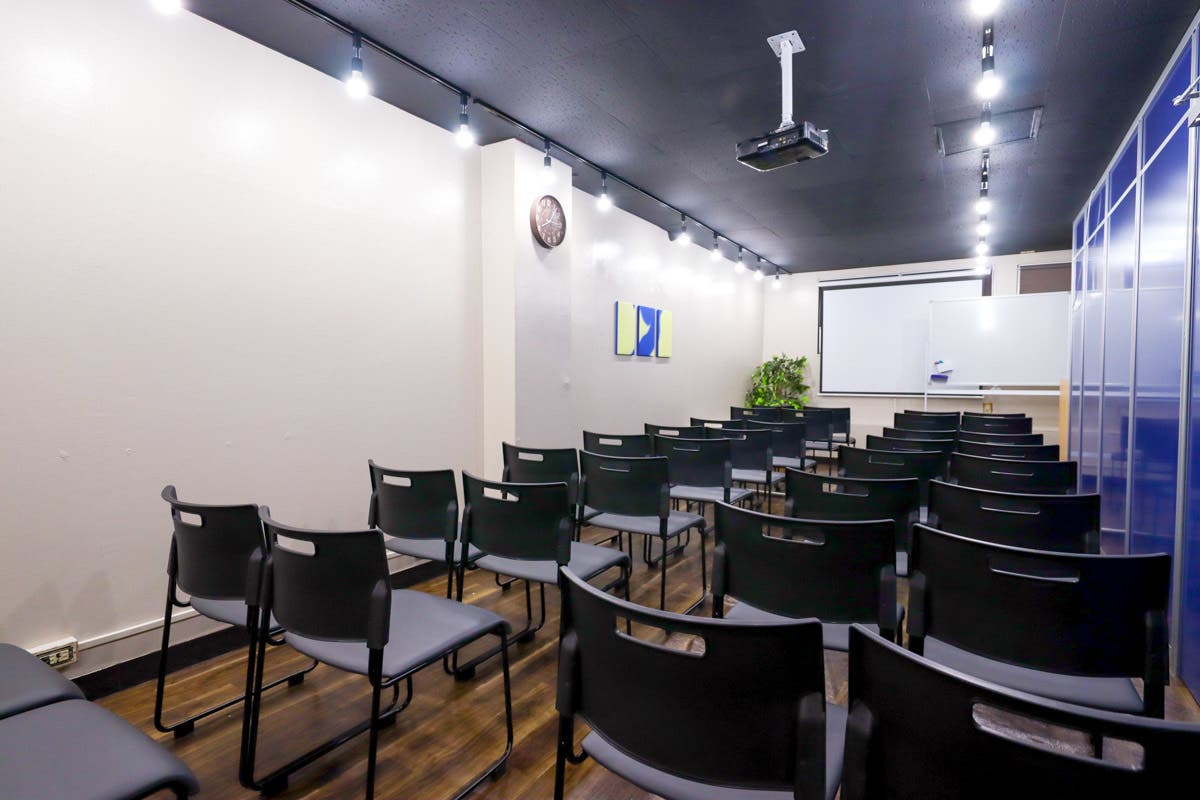 【池袋駅徒歩1分！池袋駅最近物件！36名】無線マイク・高性能プロジェクター・WiFi全て無料！ふれあい貸し会議室 池袋No103の写真17