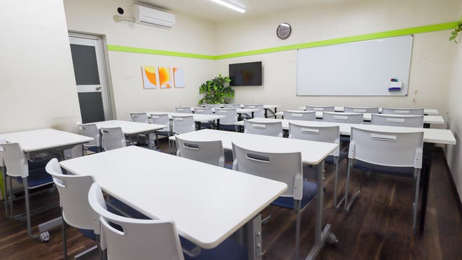 【池袋駅徒歩1分!池袋駅最近物件!26名利用可!】セミナーに!大型モニター・WiFi全て無料!ふれあい貸し会議室 池袋No105の写真2