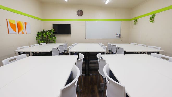 【池袋駅徒歩1分!池袋駅最近物件!26名利用可!】セミナーに!大型モニター・WiFi全て無料!ふれあい貸し会議室 池袋No105の写真4