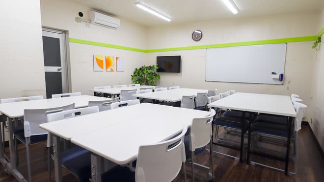 【池袋駅徒歩1分!池袋駅最近物件!26名利用可!】セミナーに!大型モニター・WiFi全て無料!ふれあい貸し会議室 池袋No105の写真5