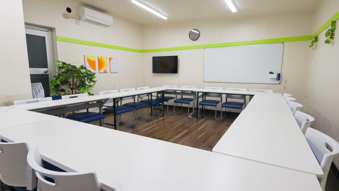 【池袋駅徒歩1分!池袋駅最近物件!26名利用可!】セミナーに!大型モニター・WiFi全て無料!ふれあい貸し会議室 池袋No105の写真8