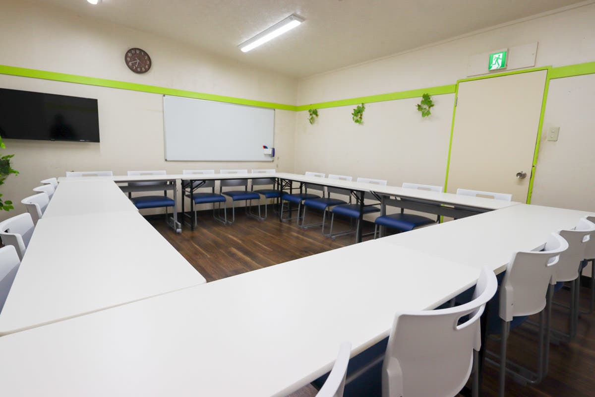 【池袋駅徒歩1分！池袋駅最近物件！26名利用可！】セミナーに！大型モニター・WiFi全て無料！ふれあい貸し会議室 池袋No105の写真9