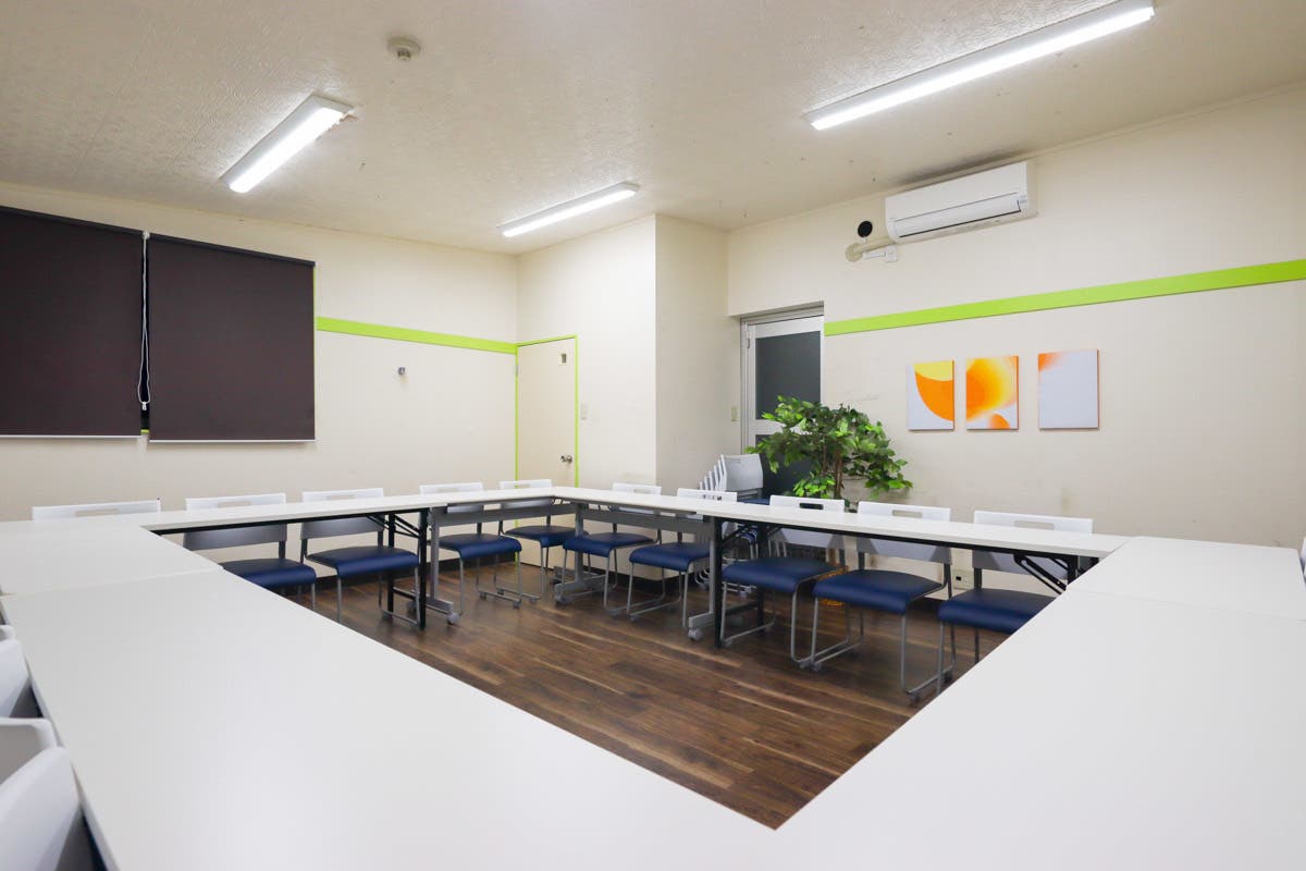 【池袋駅徒歩1分！池袋駅最近物件！26名利用可！】セミナーに！大型モニター・WiFi全て無料！ふれあい貸し会議室 池袋No105の写真10