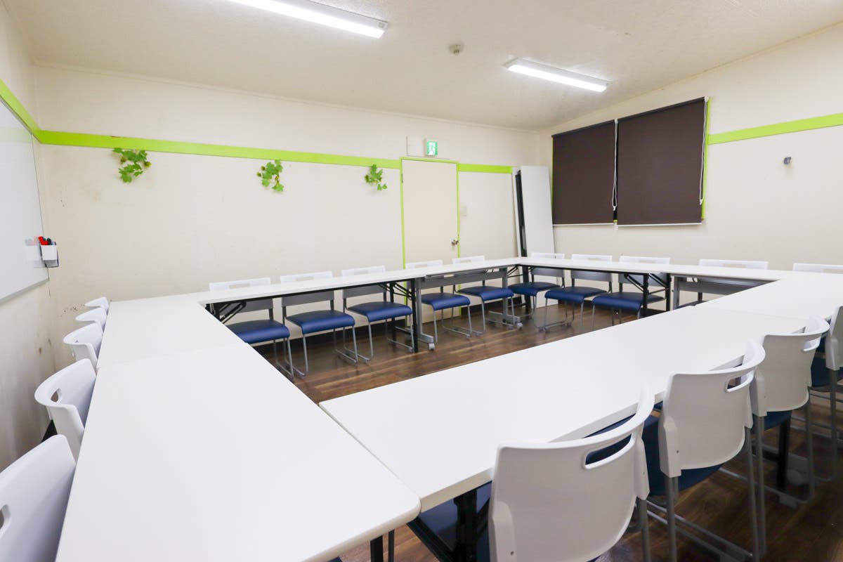 【池袋駅徒歩1分！池袋駅最近物件！26名利用可！】セミナーに！大型モニター・WiFi全て無料！ふれあい貸し会議室 池袋No105の写真11