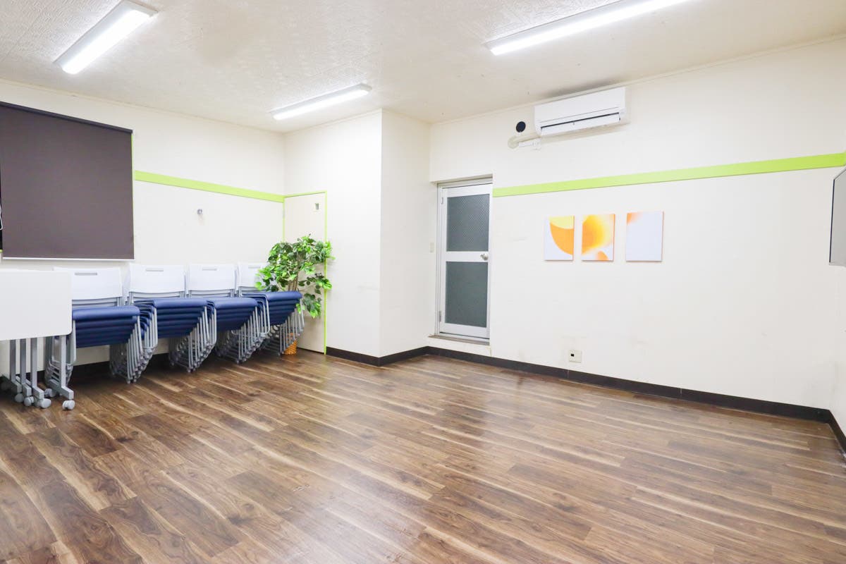 【池袋駅徒歩1分！池袋駅最近物件！26名利用可！】セミナーに！大型モニター・WiFi全て無料！ふれあい貸し会議室 池袋No105の写真15