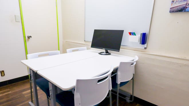 【池袋駅徒歩1分!池袋駅最近物件!4名利用可!】少人数利用に!モニター・WiFi全て無料!ふれあい貸し会議室 池袋No106の写真1