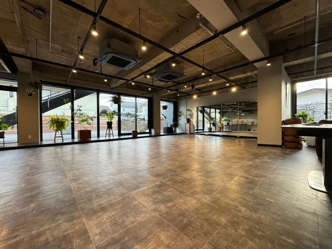 本厚木駅よりバスで10分　厚木国道412号線沿いの広いスタジオスペース、ジムスペースあり、ママ会もの写真5