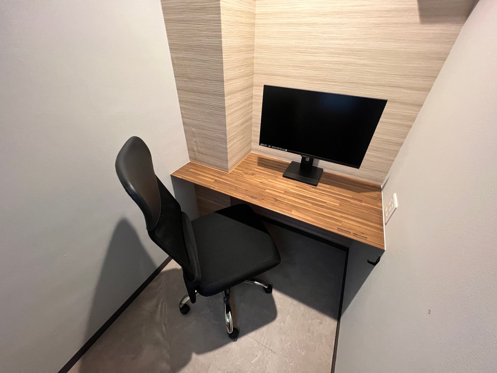 【1時間660円】JR恵比寿駅目の前！完全個室の1名用ブース（ブース14）※予約時間前は入室不可【4F】の写真1