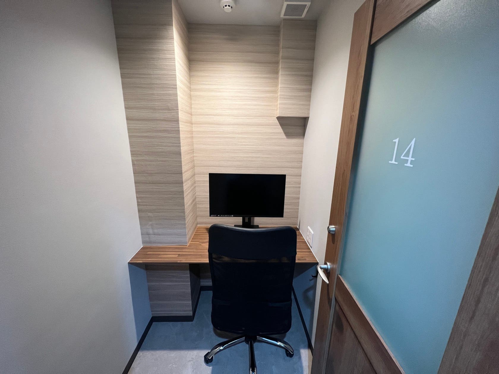 【1時間660円】JR恵比寿駅目の前！完全個室の1名用ブース（ブース14）※予約時間前は入室不可【4F】の写真2