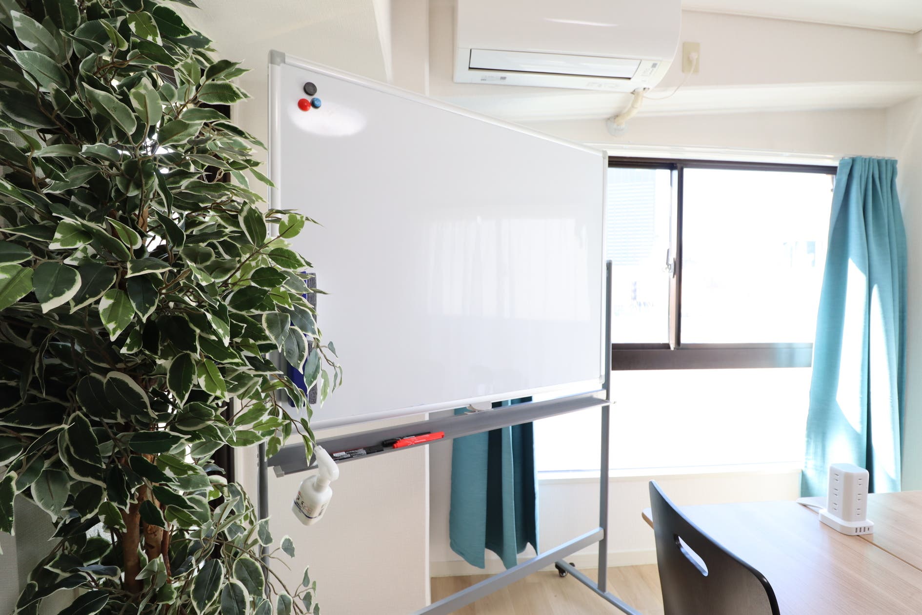 新宿★新規オープン★新宿三丁目E1徒歩20秒★Wi-Fiプロジェクター【新宿フォレストスペース】の写真6