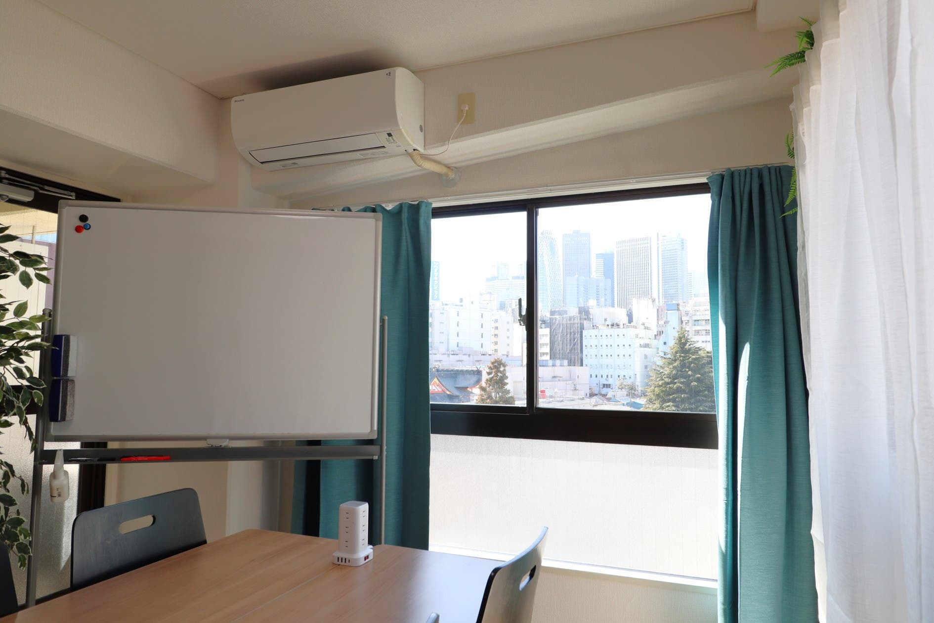 新宿★新規オープン★新宿三丁目E1徒歩20秒★Wi-Fiプロジェクター【新宿フォレストスペース】の写真5