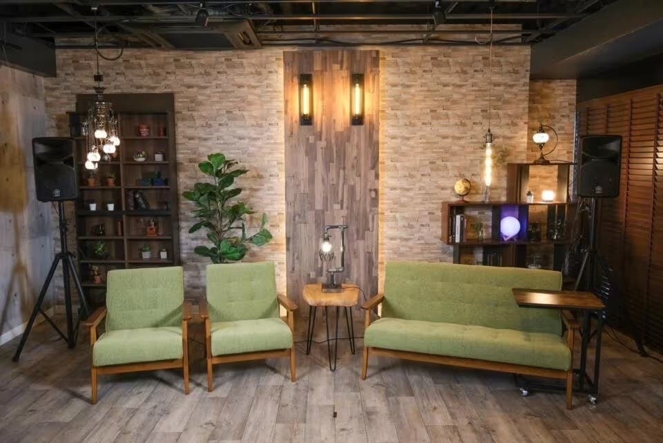 【水道橋駅東口徒歩3分】カメラ3台、その他機材が無料で使用可能！手ぶらで来てライブ配信が出来る、ライブ配信専用スタジオです。の写真1