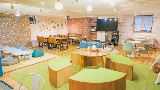 地域最大級の広さと圧倒的安さ!駅徒歩4分🚃75型TV📺カラオケ・各種ゲーム無料😲女子会・大人数パーティーに人気💓の写真1