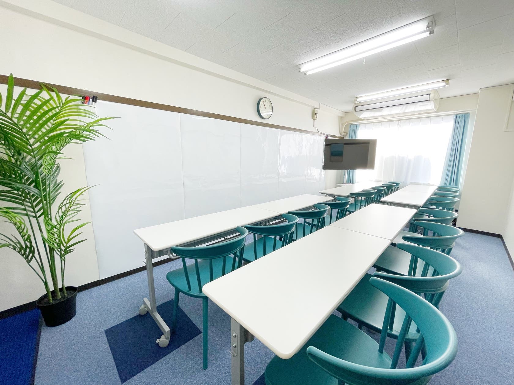 【駅徒歩1分】【光回線】～20名　会議、ボドゲ、オンライン、配信、ネイル、撮影★壁一面ホワイトボード　55インチモニタ-　の写真1