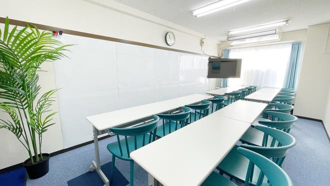 【駅徒歩1分】【光回線】~20名 会議、ボドゲ、オンライン、配信、ネイル、撮影★壁一面ホワイトボード 55インチモニタ- の写真1