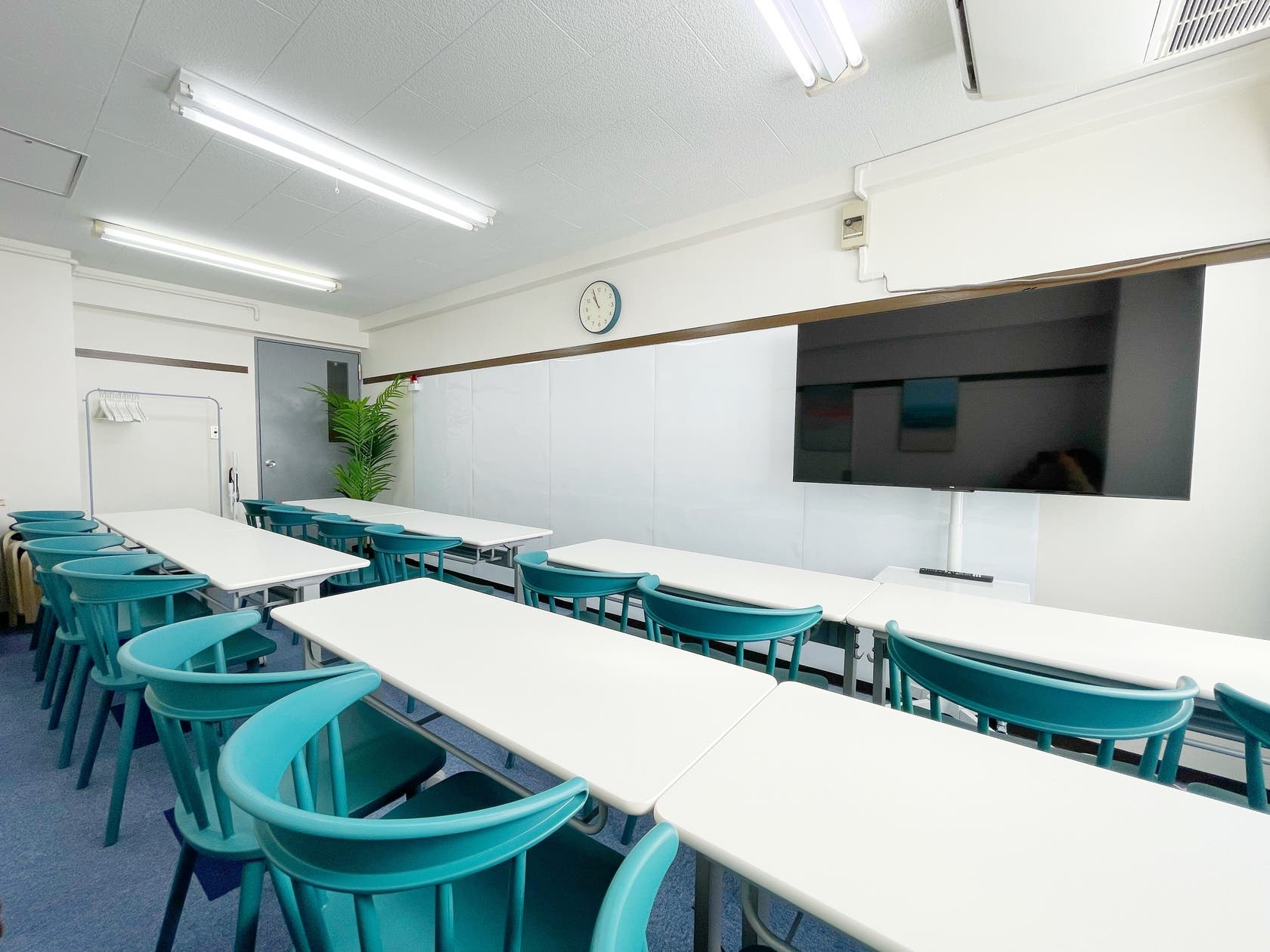 【駅徒歩1分】【光回線】～20名　会議、ボドゲ、オンライン、配信、ネイル、撮影★壁一面ホワイトボード　55インチモニタ-　の写真2