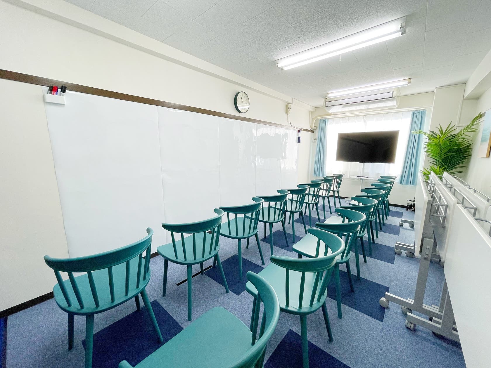 【駅徒歩1分】【光回線】～20名　会議、ボドゲ、オンライン、配信、ネイル、撮影★壁一面ホワイトボード　55インチモニタ-　の写真4