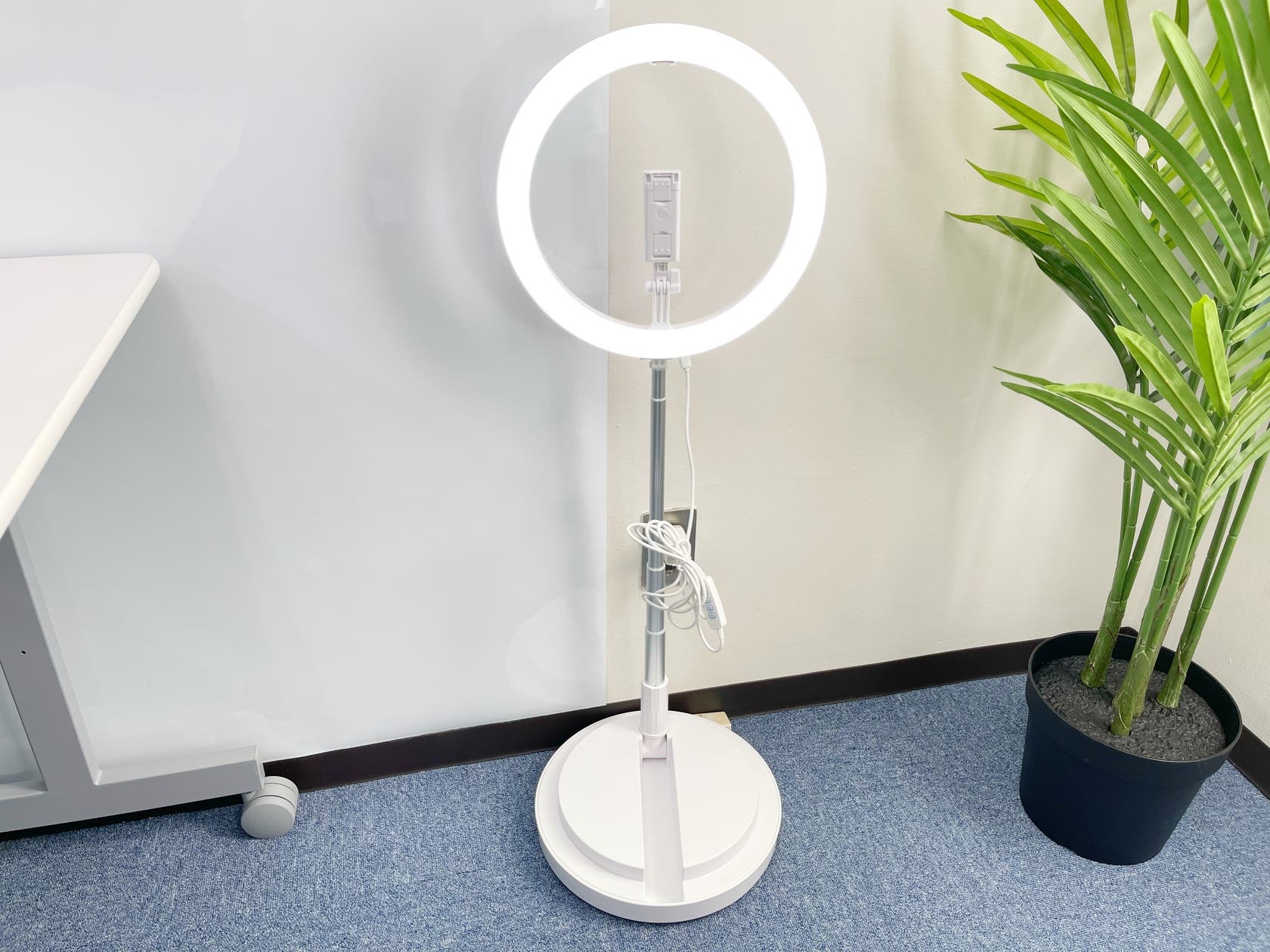 【駅徒歩1分】【光回線】～20名　会議、ボドゲ、オンライン、配信、ネイル、撮影★壁一面ホワイトボード　55インチモニタ-　の写真8