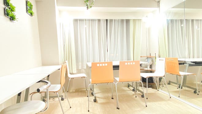 OHANA🍀自然光/昼白色照明2台/壁一面大型鏡/新大阪歩0分/セミナー/会議/レッスン/骨格診断/パーソナルカラー診断✨の写真3