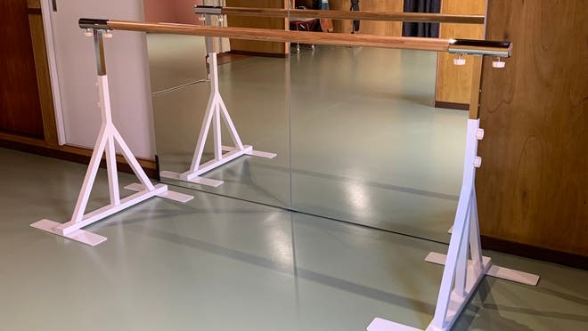 昼間の利用がお得◎リノリウム床、バーや鏡あり。ダンス、音楽、楽器、ヨガ、演劇でのご利用に。注意事項を必ずご確認くださいの写真5