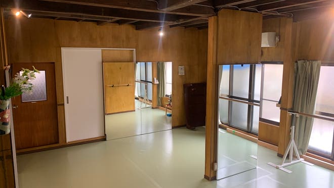 昼間の利用がお得◎リノリウム床、バーや鏡あり。ダンス、音楽、楽器、ヨガ、演劇でのご利用に。注意事項を必ずご確認くださいの写真9