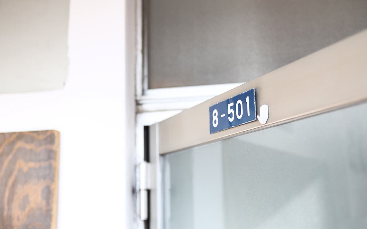 優しい自然光が入るヴィンテージビル内のインダストリアルな空間！LED＆ストロボなど無料で使える照明機材も充実！！の写真27